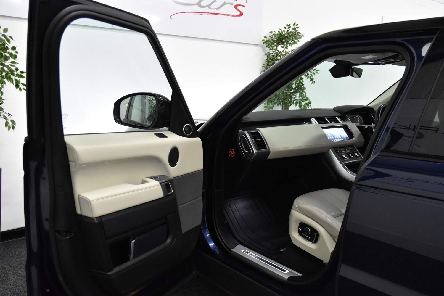 Used LAND ROVER RANGE ROVER SPORT 2017 Blue in Cardiff, South Wales ...