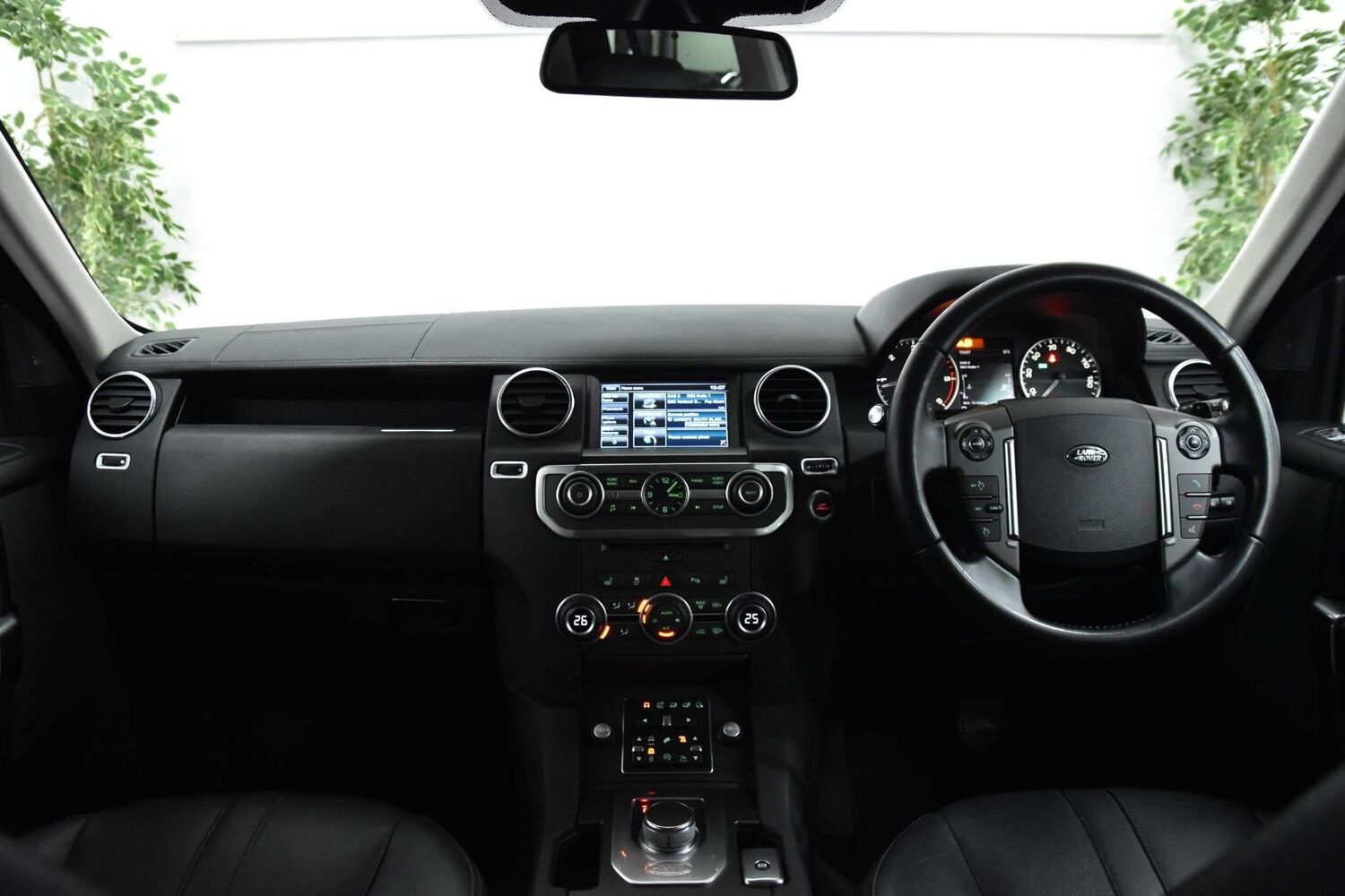 Used LAND ROVER DISCOVERY 4 2014 Black in Cardiff, South Wales ...